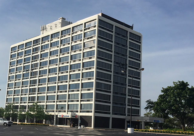 The Harris Bank Office Building located at 800 East Northwest Highway ...